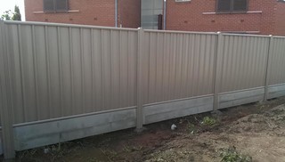 Neetascreen fence with intermediate posts and heavy duty concrete ...