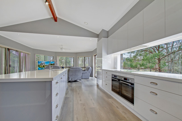 Open plan style kitchen with glass splashback window - Modern - Kitchen ...