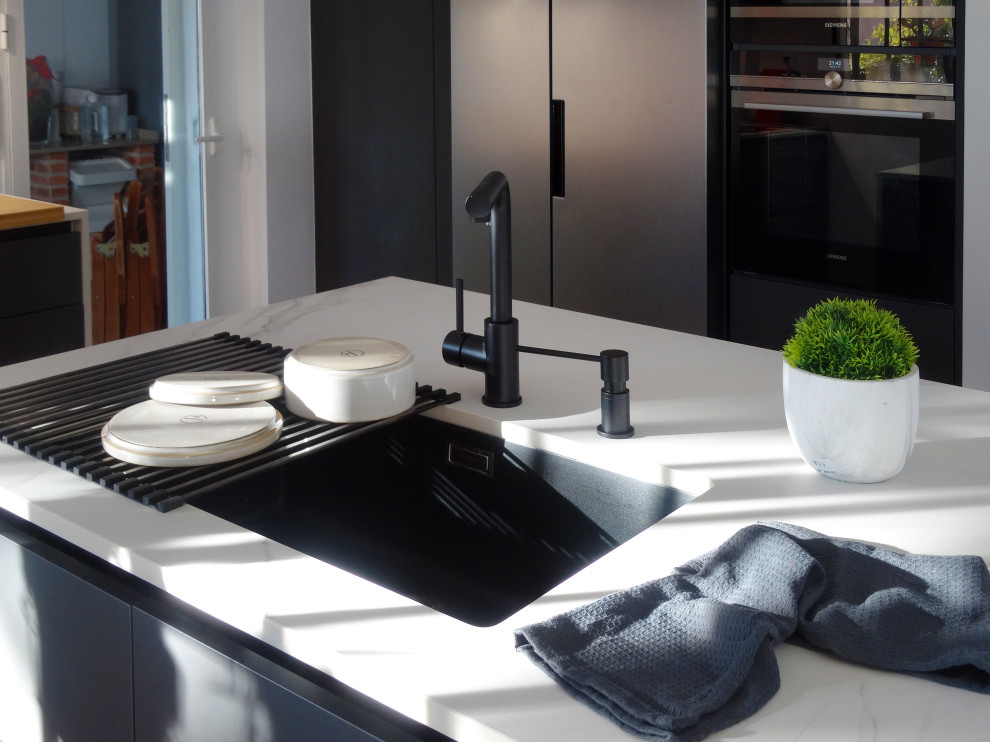 Illa | Una cocina moderna con isla de grandes dimensiones - Modern ...