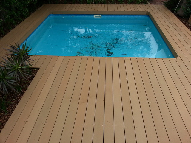 Mod wood decking around a pool - Piscine - Hobart - par International ...