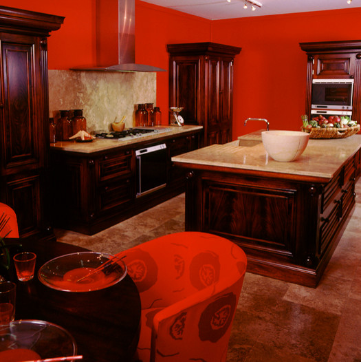 Woodipedia: Mahogany Furnishes a Rich Look