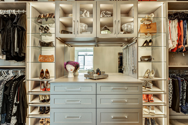 Silver Sparkle Walk-In Closet - Klassisch modern - Ankleidezimmer ...