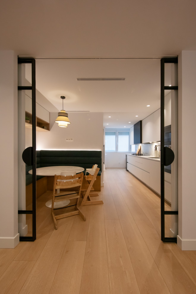 Un piso familiar diseñado para que crezca con la familia - Comedor ...