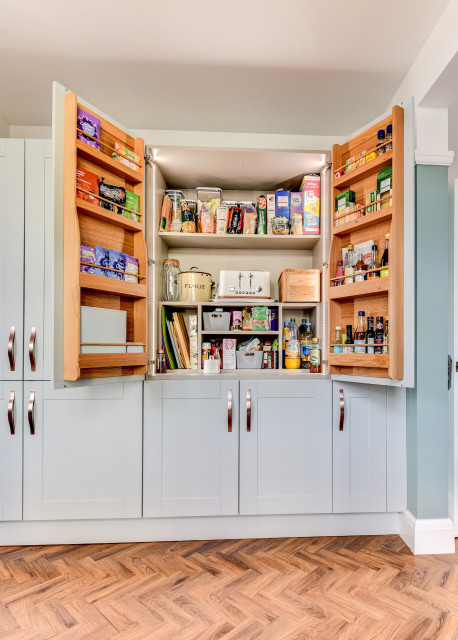 Classic British Kitchen in Worthing, West Sussex - Traditional ...