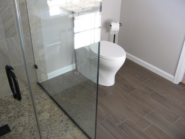 Annapolis Bathroom with Seamless Shower