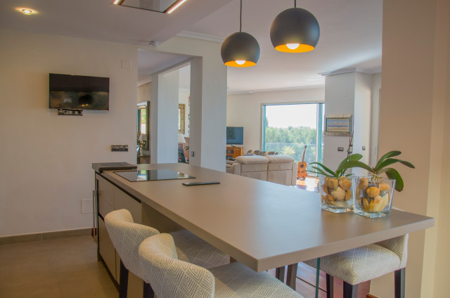 Una cocina con vistas al mar: la versatilidad de Ak_Project - Modern ...