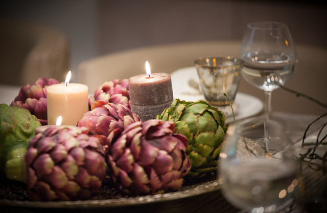 How to Host a Big Dinner Party in a Small Home