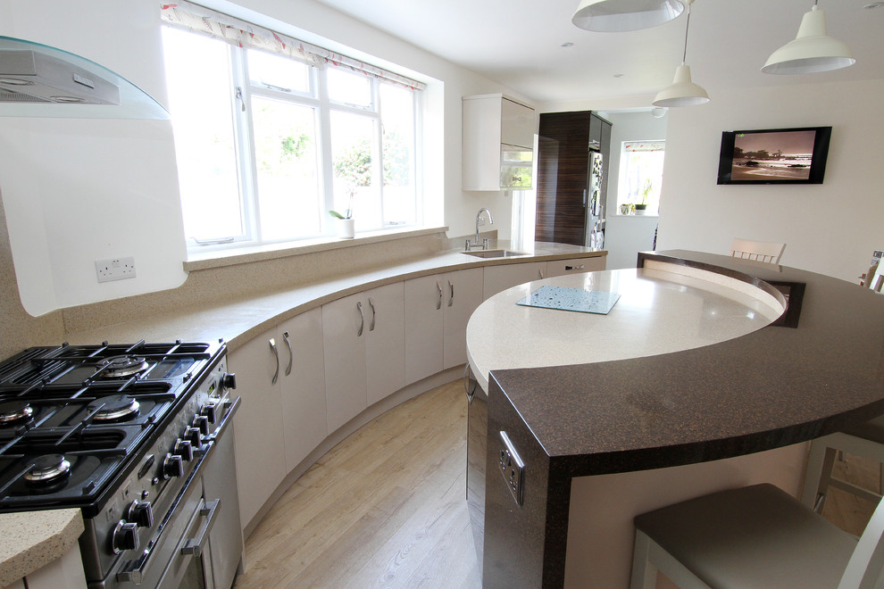 Modern Curved Kitchen - Modern - Kitchen - Hampshire - by Barbury ...