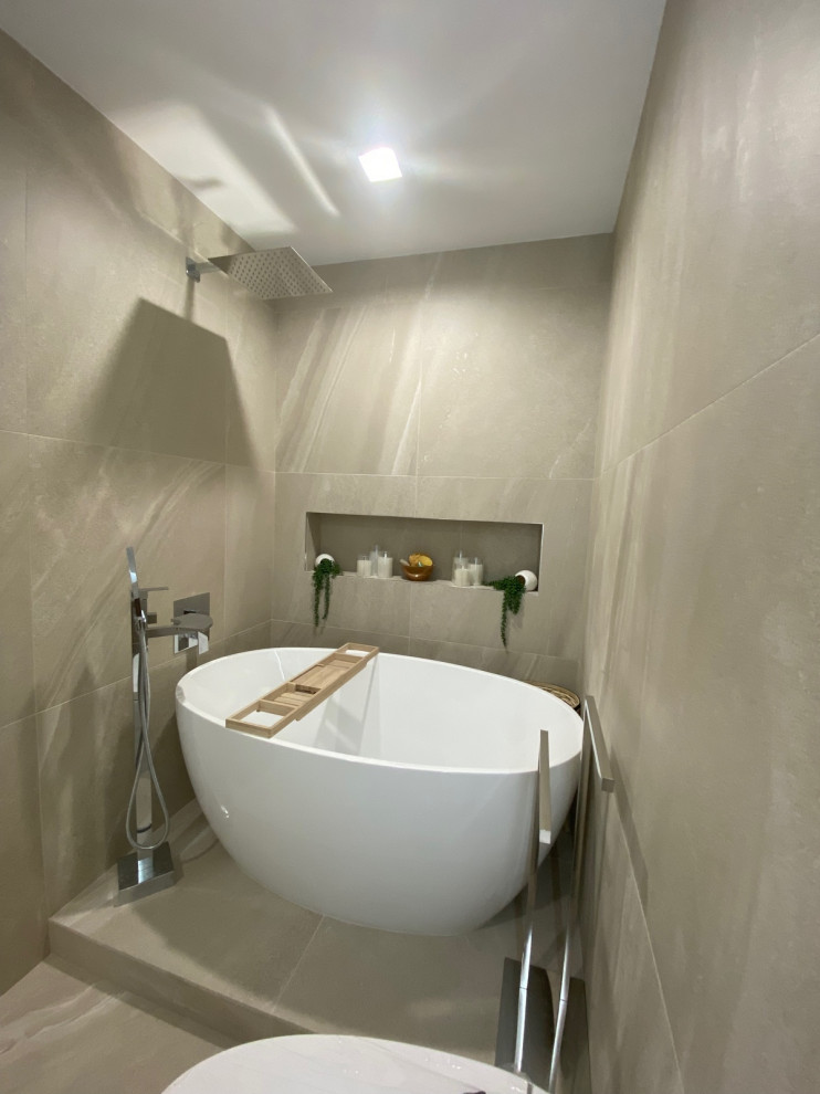 5 New Bathrooms With Shower-Tub Combos in 65 Square Feet or Less