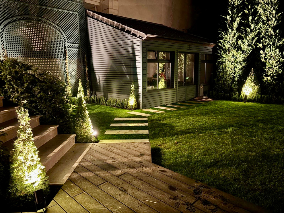 Jardin structuré à la française - Classique Chic - Abri - Paris - par ...