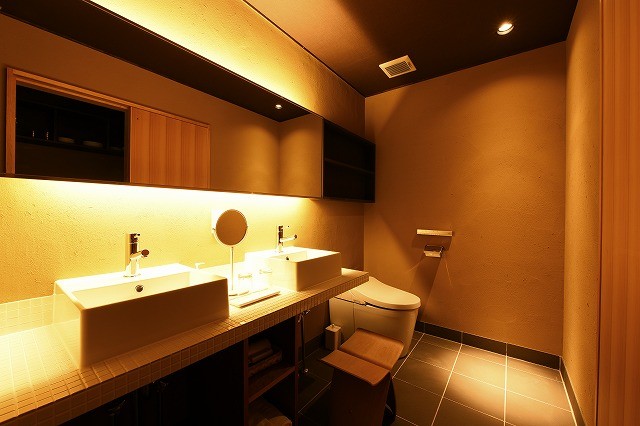 「藏や」 大和大路五条（町家旅館） - Japanese - Powder Room - Kyoto - by 株式会社 中藏 | Houzz