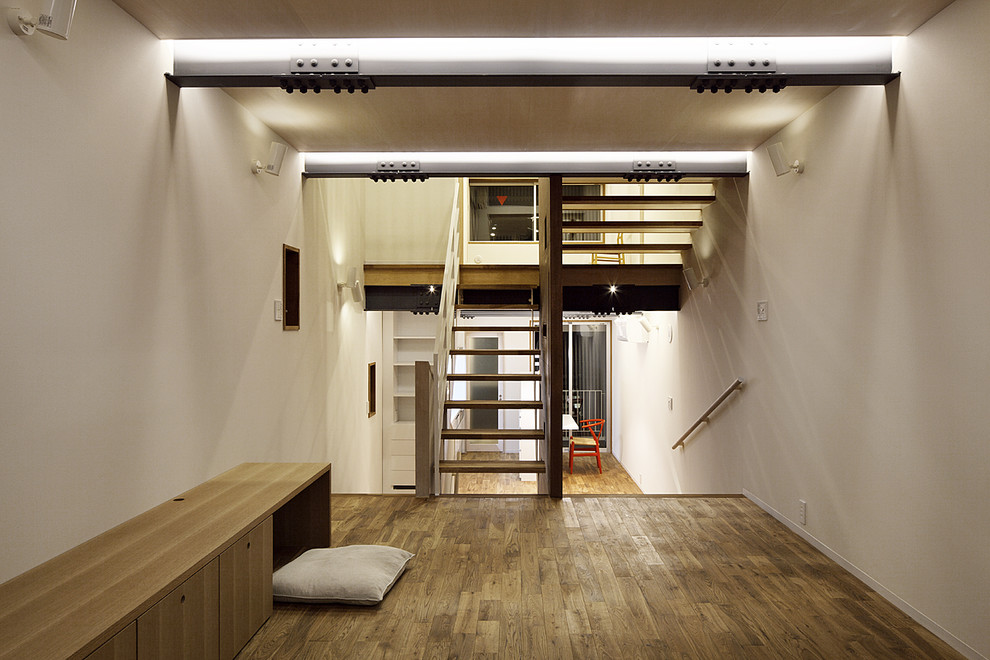 Seven stairs house - Modern - Living Room - Kyoto - by （株）イン・エクスデザイン ...