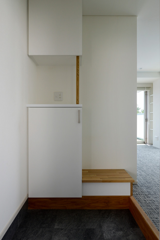 ANNEX MANOR - Industrial - Entry - Tokyo Suburbs - by 相原聰建築設計事務所 | Houzz