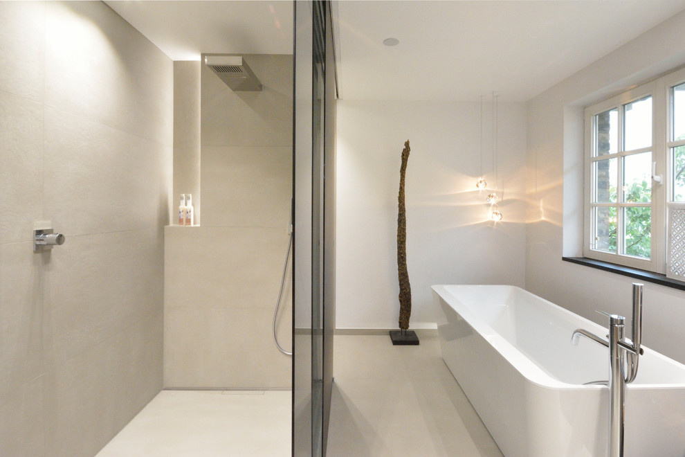 Duschen oder Baden? Hier macht beides Spaß! - Contemporary - Bathroom ...