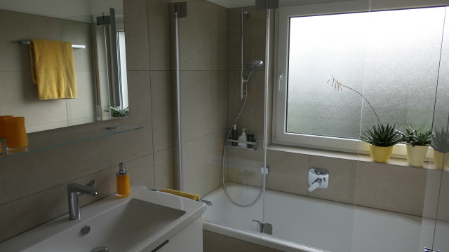 Ein kleines Bad mit großen Qualtitäten - Contemporary - Bathroom ...