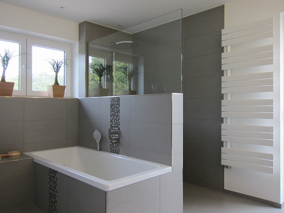 Sinnvoll separiert: 7 Ideen für Trennwände im Bad