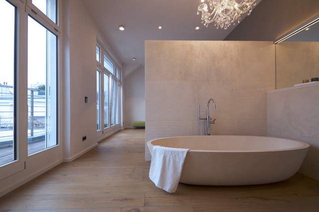 FREISTEHENDE BADEWANNE AUS NATURSTEIN - Contemporain - Salle de Bain ...