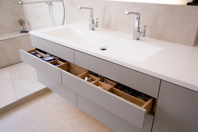 Harmonisches Badezimmer mit Walk In Dusche und Badewanne - in München ...