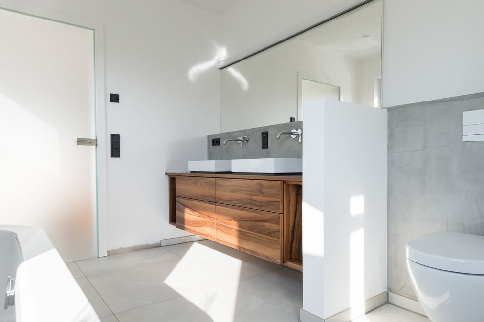 Moderner Waschtisch mit klasischen Materialien - Contemporary ...