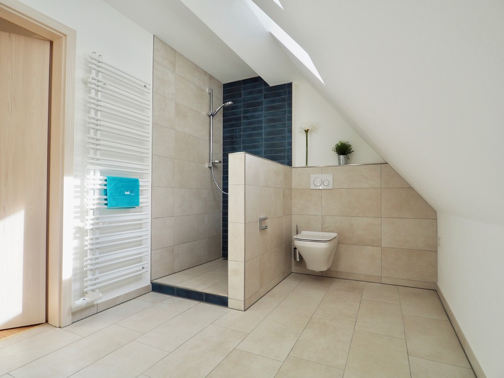 Neues Bad in komplett saniertem Altbau - Coastal - Bathroom - Stuttgart ...