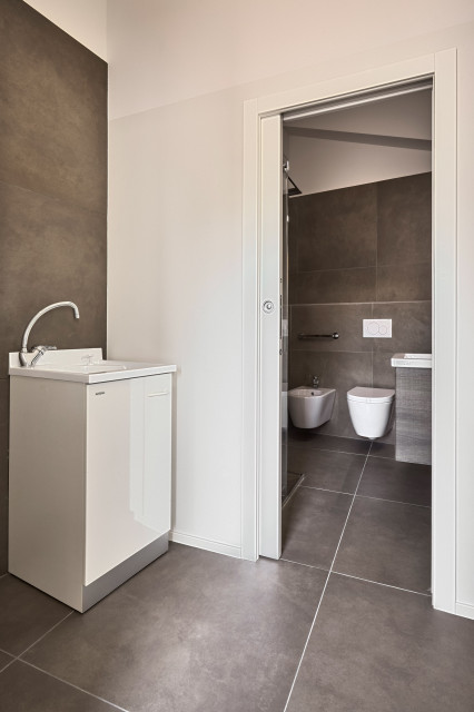 Casa M | luce e calore in 80 mq - Moderne - Toilettes - Autres ...