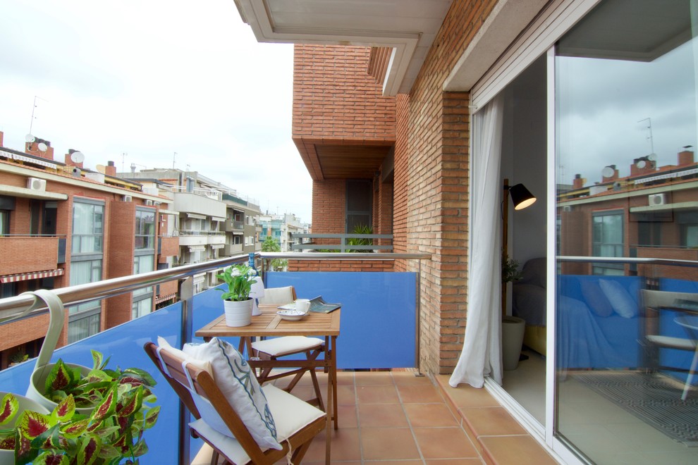 Home Staging en vivienda amueblada para vender - Modern - Balcony ...