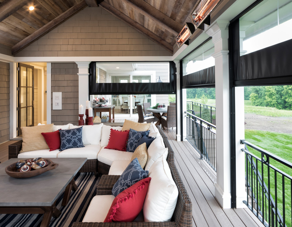 Enclosed Space with Vinyl Screens - Estilo Craftsman - Balcón ...