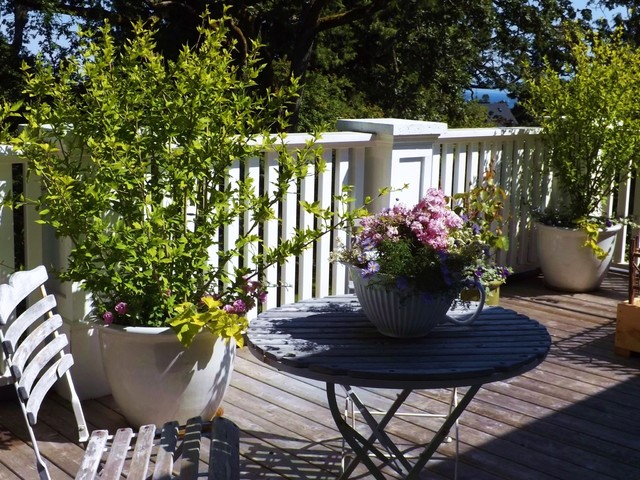 English inspired Arts and Crafts style traditional home - Victorian ...