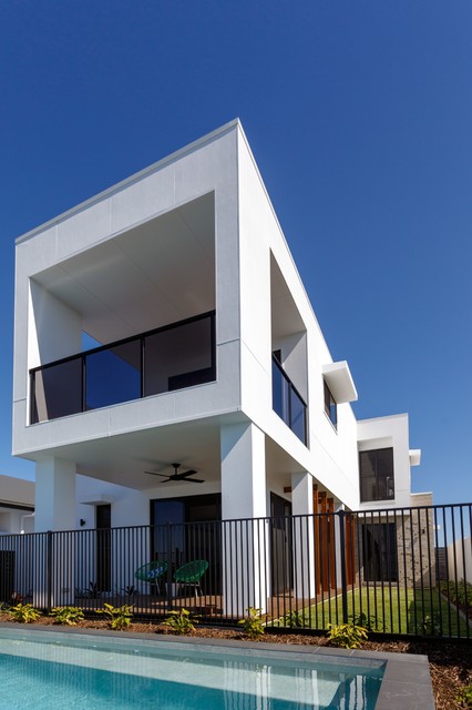 Balcony overseeing the Gold Coast waterfront - Contemporary - Balcony ...