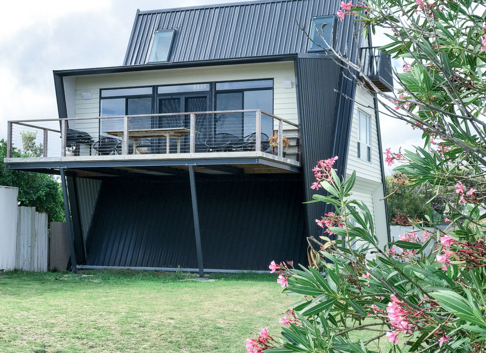 Goolwa Beach House - Beach Style - Balcony - by Anatoly Patrick ...