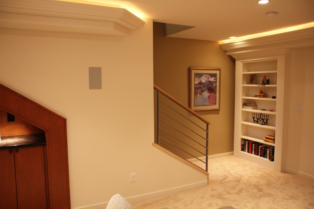 Beautiful Basement in Denver with Buffet Bar under the Stairs - Rústico ...