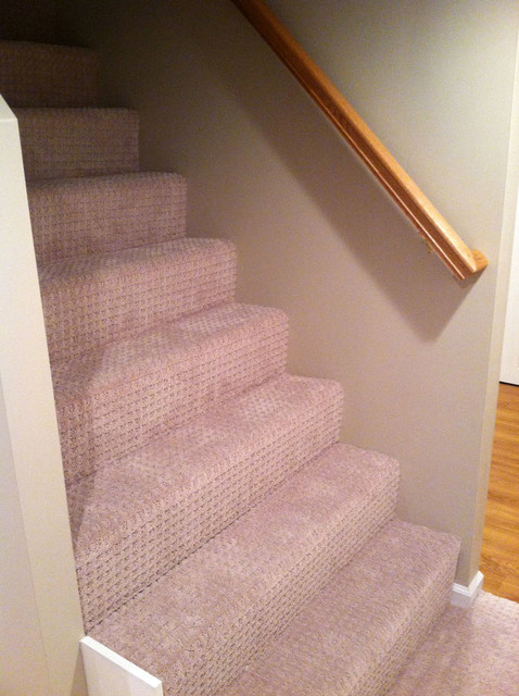 Completed stairway with berber carpeting - Contemporain - Escalier ...