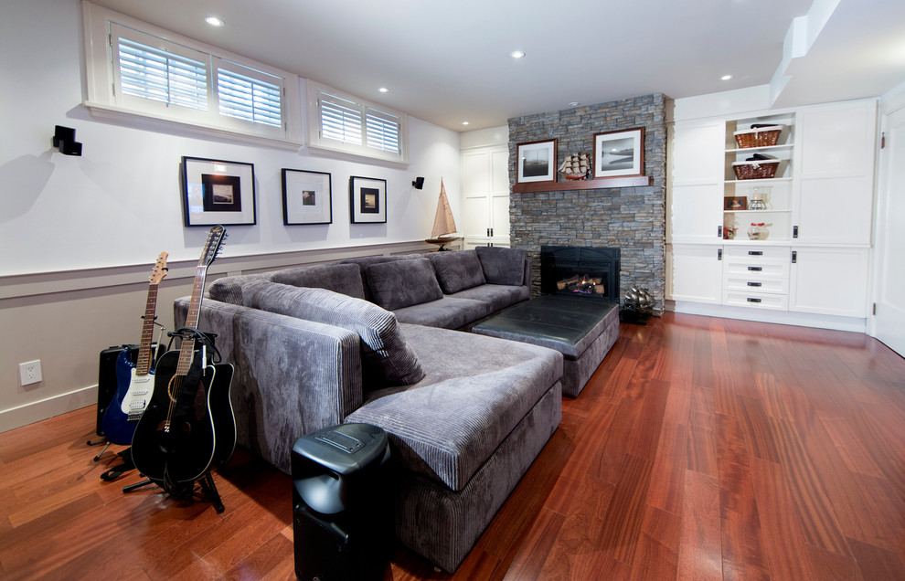 Entertainment Room with Guitars - Contemporain - Sous-sol - Montréal ...