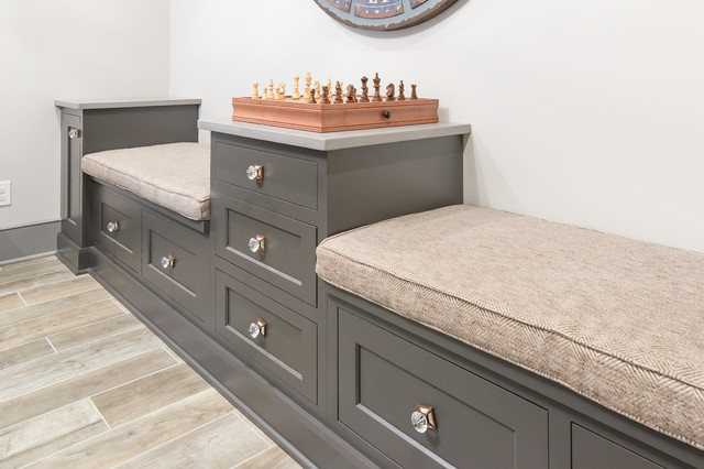 Gameroom Bench Seating in West Chester Basement - Montagne - Sous-sol ...
