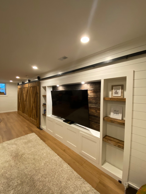 Thirteen ft. Custom Sliding Barn Door. Basement Remodel - Rústico ...