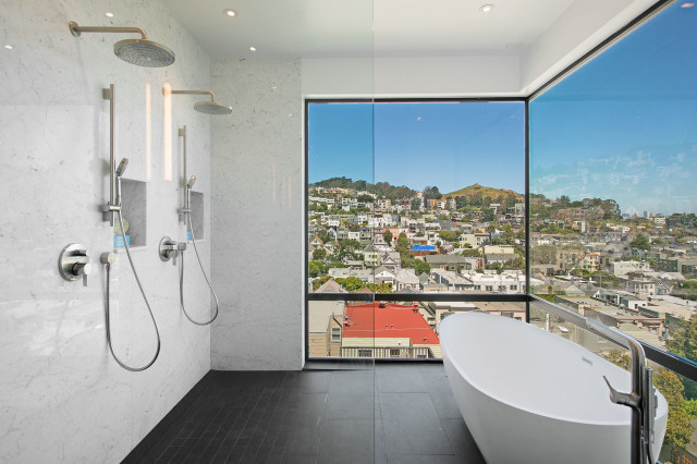10 Beautiful Bathrooms With a View