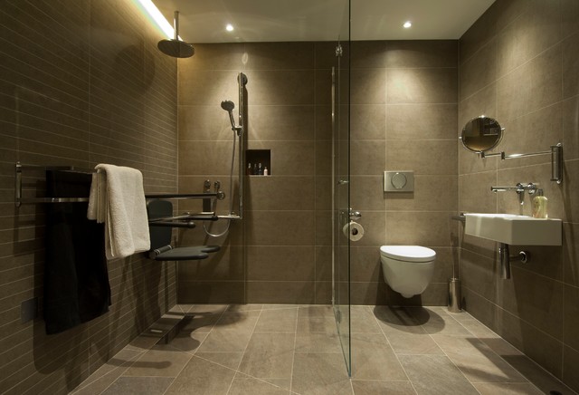 Accessible Bathroom with Walk in Shower - Trendy - Badeværelse - London ...