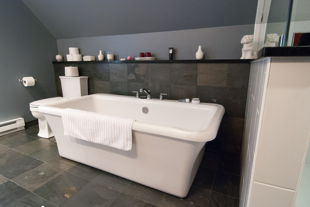 Attic to Bathroom Conversion - Contemporain - Salle de Bain - Milwaukee ...