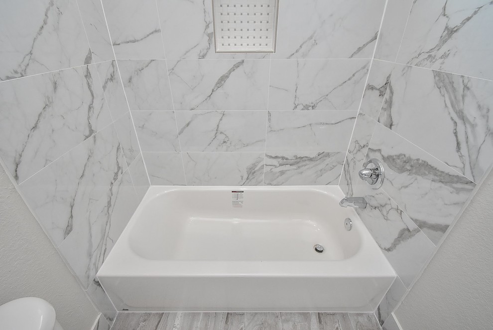 Bathroom - Modern - Bathroom - Houston - by MHS CONSTRUCTION & DESIGN LLC | Houzz