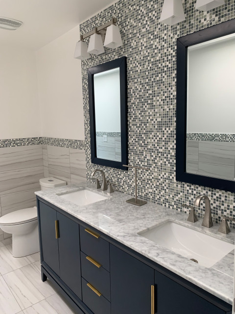Bathroom wrapped with wainscoting, topped with mosaic glass tiles ...