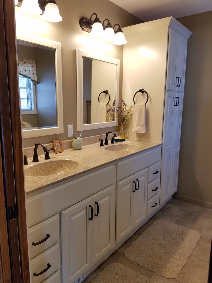 Bertch Bath Cabinets - Traditional - Bathroom - Chicago - by Von Tobel ...