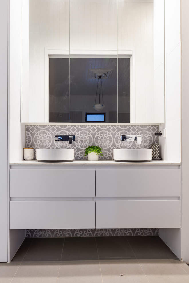 Blended Traditional & Contemporary Queenslander - Contemporary ...