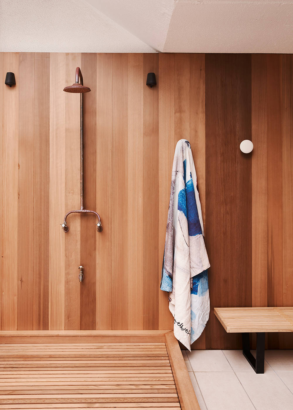 20 Dazzling Shower Designs