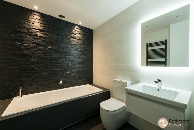 Boxed in Bath with Feature Black Slate Wall, set behind a recessed Bath ...