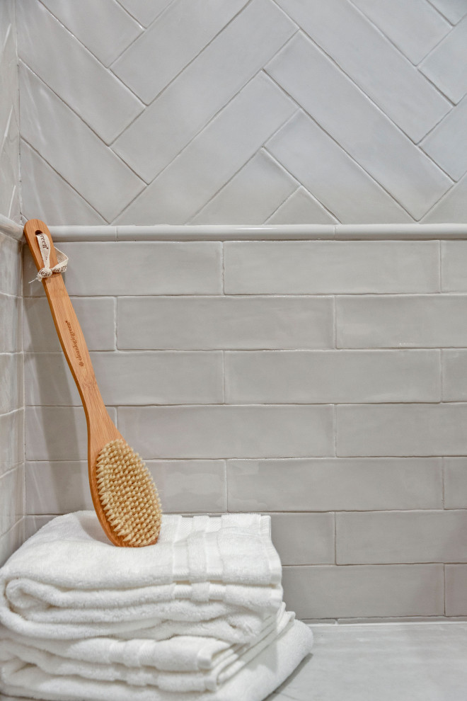 Cape Cod Baths - Beach Style - Bathroom - Tampa - by Bee Studios Design ...