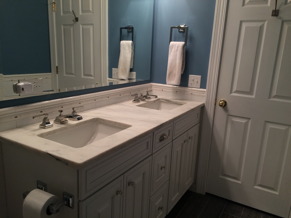 Classic Hall Bathroom Design - Bathroom - Chicago - by Monika Ross | Houzz