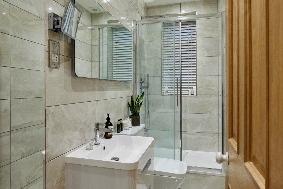 Clean and Pristine Minimalist Bathroom - Modern - Bathroom - London - by Via Asha Design | Houzz