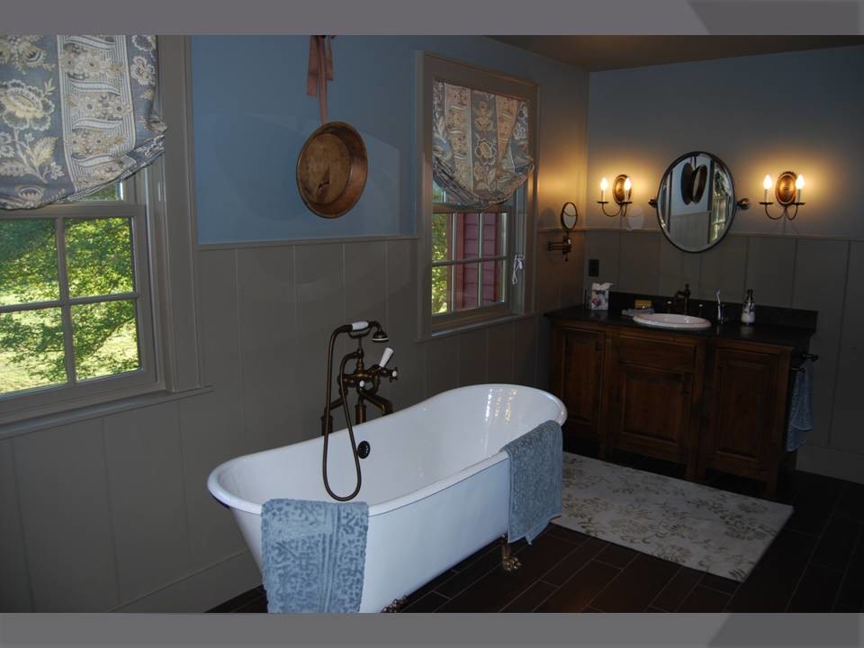 Colonial Estate - Farmhouse - Bathroom - Seattle - by Cutuli Homes | Houzz