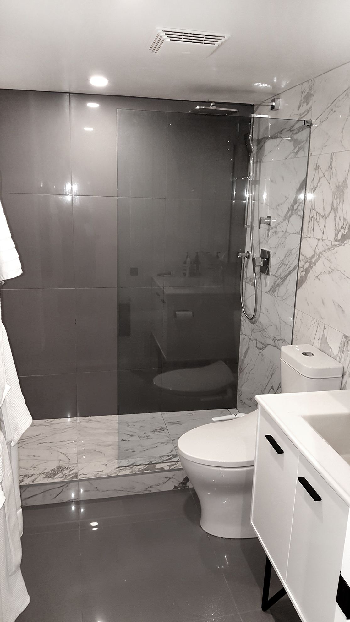 Contemporary Guest Bathroom