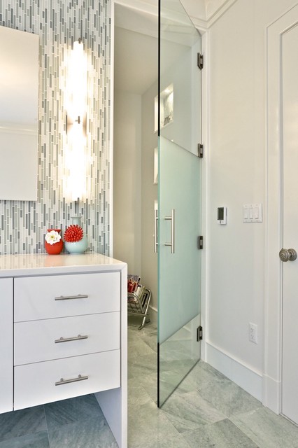 Contemporary Bathrooms with Enclosed Water Closets - Contemporain ...